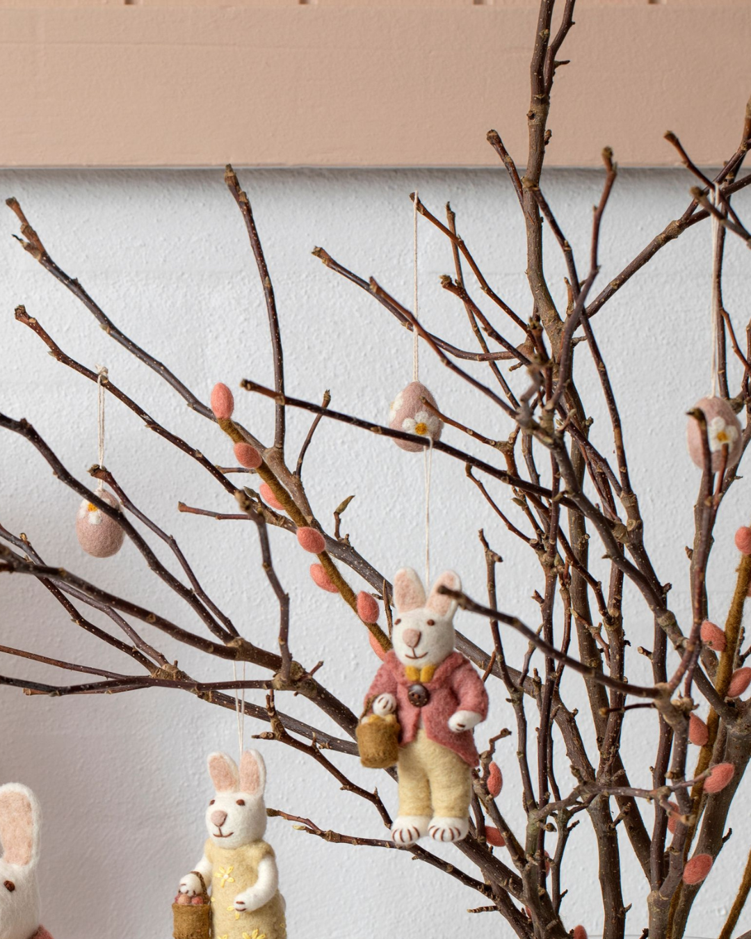 Ostereier mit weißen Blumen 3er-Set Filzanhänger von Gry & Sif – Südstrand